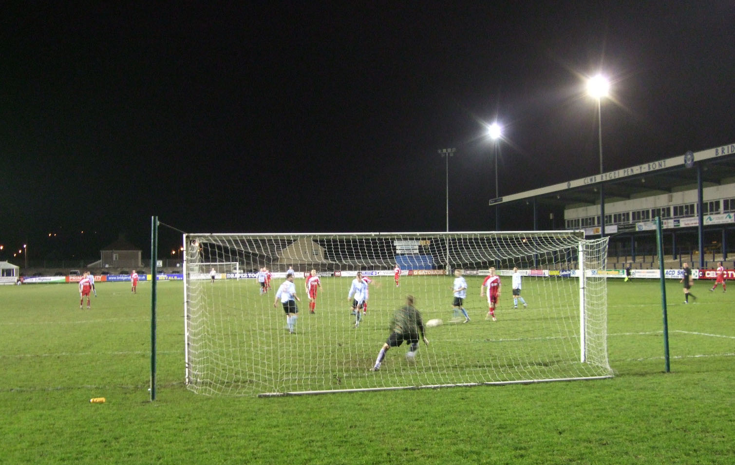 Bridgend Town v Ton Pentre